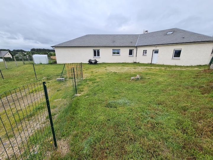 Appartement 4 Personnes Avec Jardin - Saint-Chély-d'Apcher