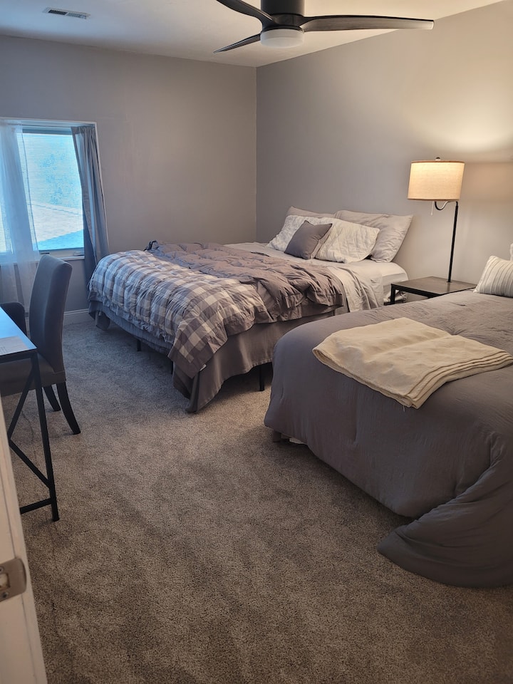 Vincent Rd. Retreat Suit #2 / With King & Qn Beds - Mount Vernon, OH