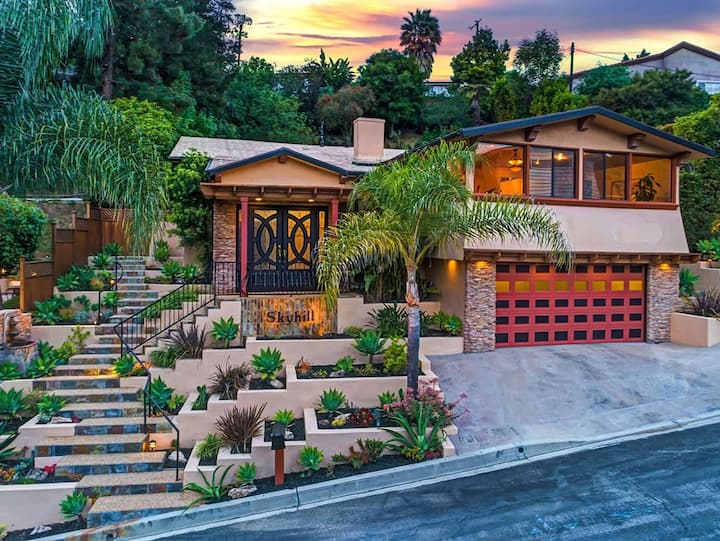 Skyhill Oasis With Hot Tub – Walk To Universal - Los Angeles, CA
