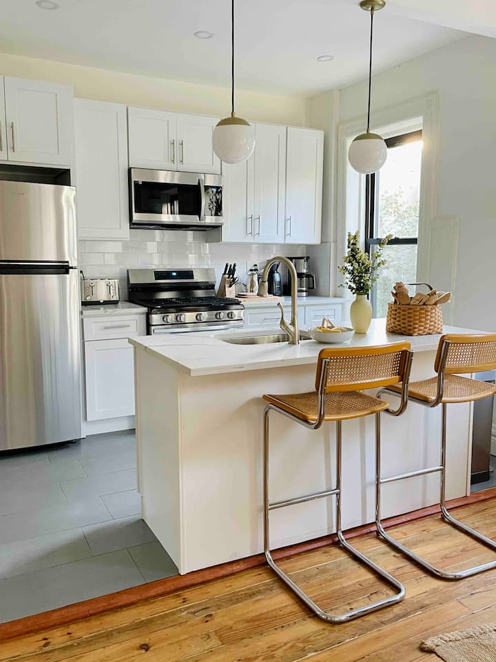 Designer Brownstone, Peaceful And Spacious - Queens, NY