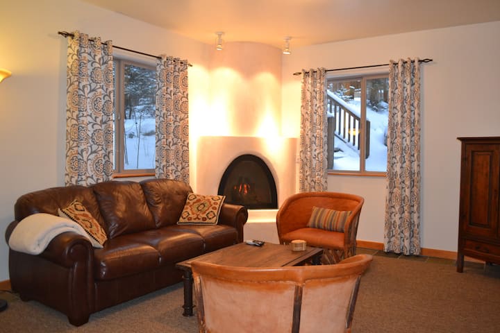 Warm And Inviting Ski Condo In Tsv - Taos Ski Valley, NM
