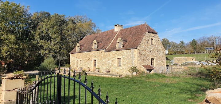 Gîte Spacieux Avec Piscine Chauffée, Proche Sarlat - Aquitaine