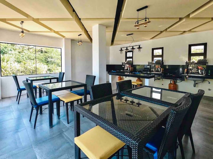 Rold & Roub Classic6 Quad (Free Breakfast) - Puerto Galera