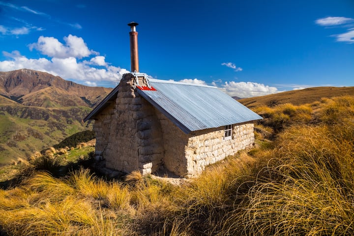 Mud Hut At Welcome Rock Trails Near Queenstown - Southland