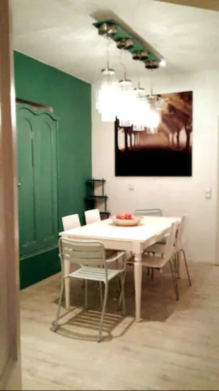 Cozy-urban-chic:gold,big Room In 87m2 Apt,own Bath - Berlin