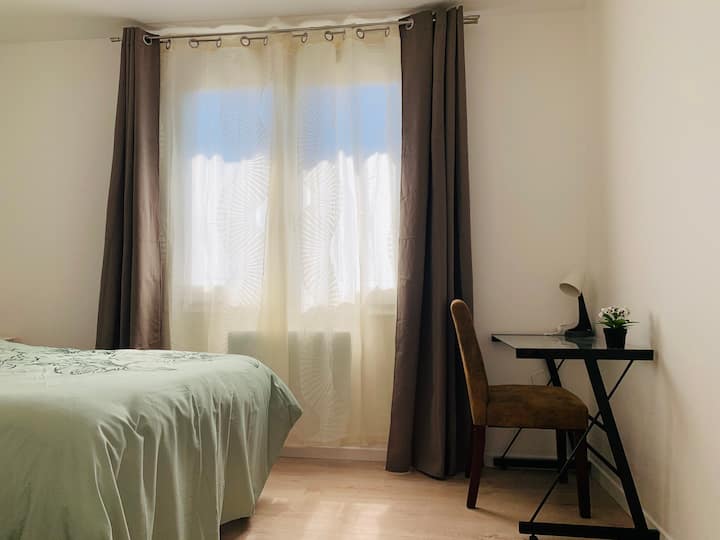 2apparts Donnant Sur Terrasse - Parking Gratuit - Versailles