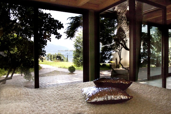 Small Villa On Lake - Lecco