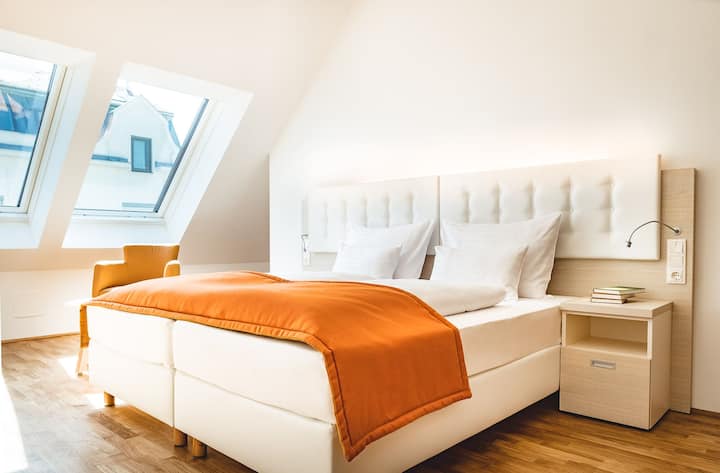 Oliver Urban, Apartment Suite - Vienne