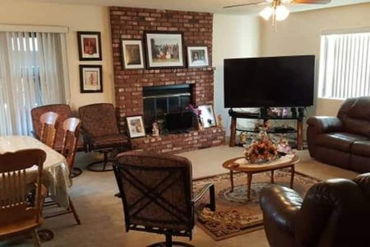 Big Cozy Room In A Very Nice Relaxing Home, Tv - Santa Maria, CA