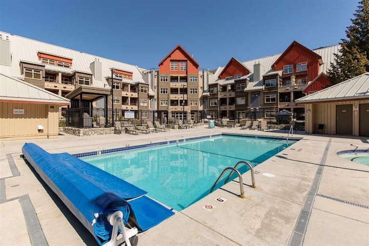 Heated Pool, Hot Tub, Sauna, Bbq, Gondola & Lakes! - Whistler