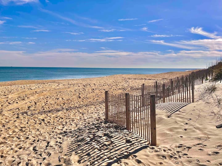 Hot Tub | Stunning Beach Home | King Bed - Kill Devil Hills, NC