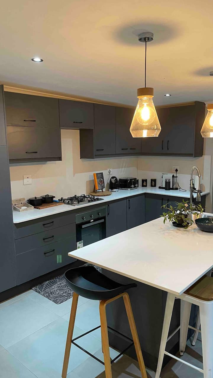 Elegant Four Bedroom Villa With A Pool. - Zimbabwe