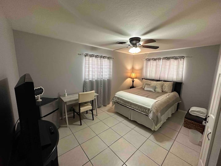 Cozy, Clean & Comfy Room - Corpus Christi, TX
