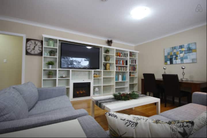 Warm And Cozy 4 Bdrm House - Edmonton, Canada