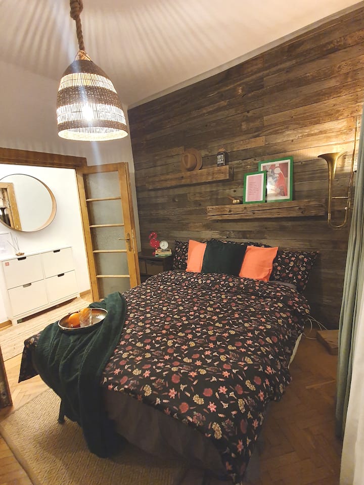 The Scriptwriter’s Hideaway | Cismigiu Park | - Bucharest