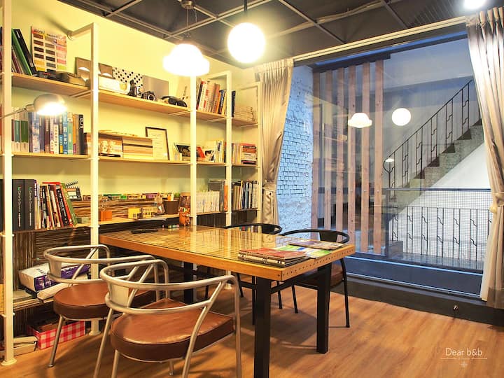 鼓舫藝文會館Drum-fang~2人房~西子灣捷運走路1分鐘、週月折扣3 - 左營區