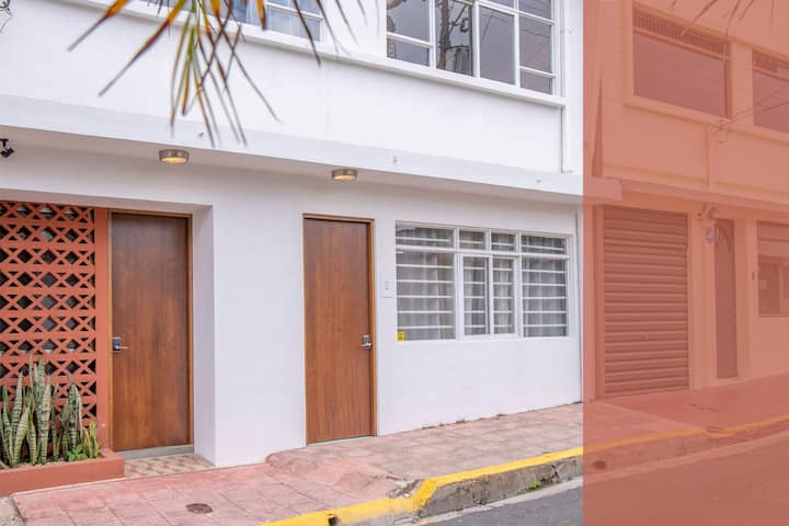 Sabana Duplex 2nd Floor Apartment - San José