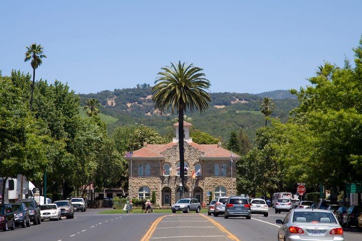 Above And On Broadway - Maryjean’s Place - Sonoma, CA