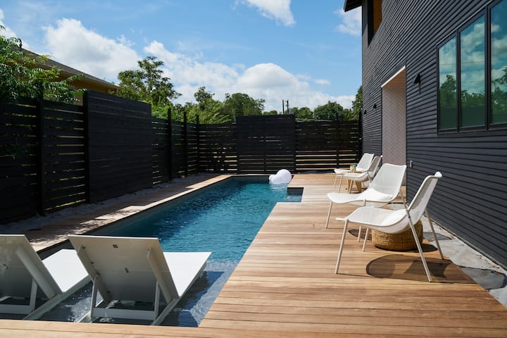 East Austin Poolside Retreat - Texas