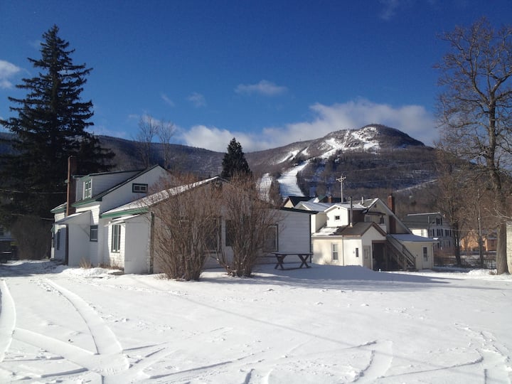 Cozy 2 Br Apt - Walk To Hunter Mtn - Hunter Mountain, NY