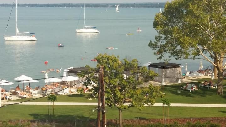 A Hospitable Lakeside Apartment - Balatonfüred