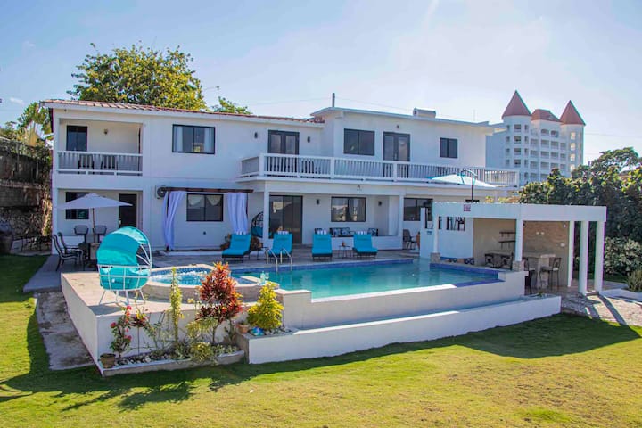 Oceanfront Hideaway | Private Deck + Sunset Views - Jamaica