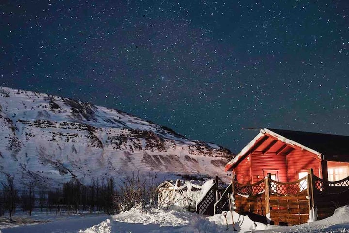 Beautiful Cabin With Hot Tub And Mountain View - Islande