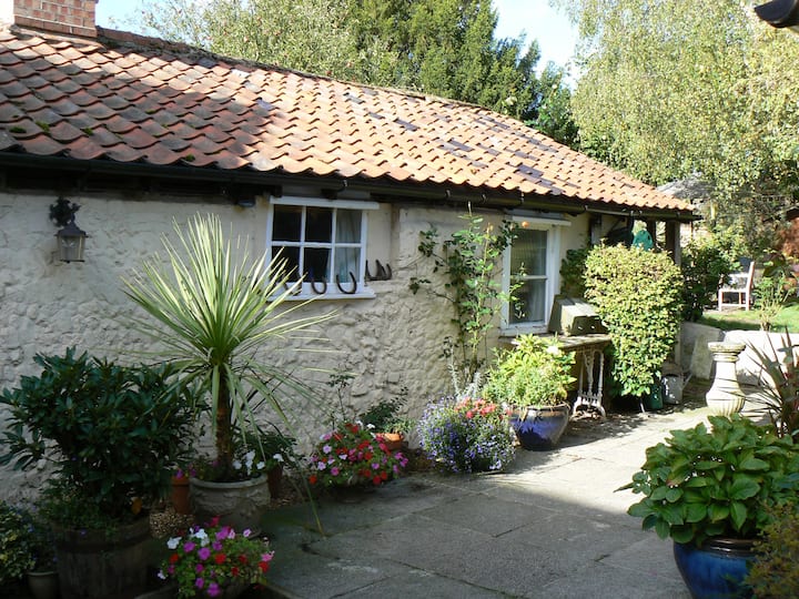 Cobbles Bed & Breakfast 14th Century Cottage For 2 - Clare Castle