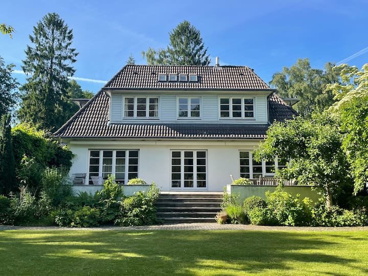 Villa Mit Garten In Blankenese - Hamburg