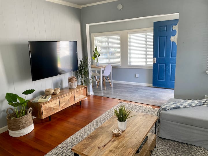 Charming 1 Bedroom Home With Hot Tub & Bonus Room! - San Diego, CA