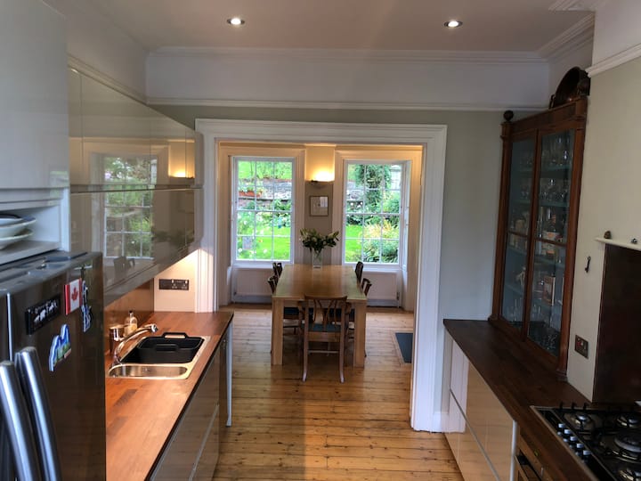 Private Room In ‘Garden Square' Georgian Townhouse - Bristol