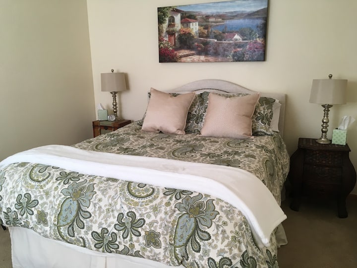 Wine Country Comfort Minutes From Sonoma Valley - Santa Rosa, CA