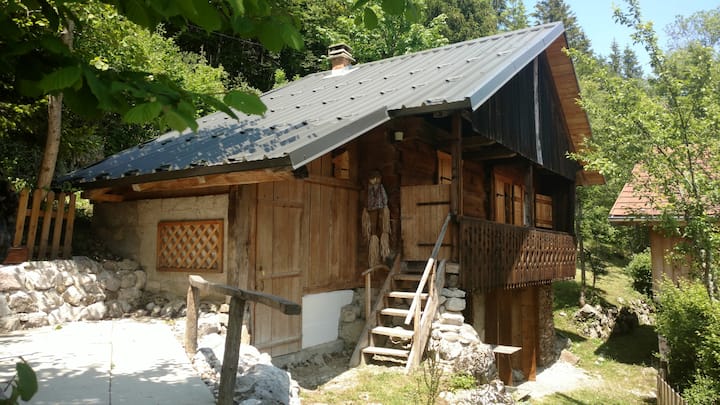 Chalet/ Mazot A Louer - La Baume