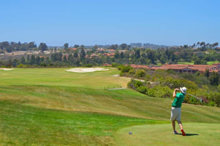 Quartier Golf , Us Embassy(les Flamants Roses) - Yaounde
