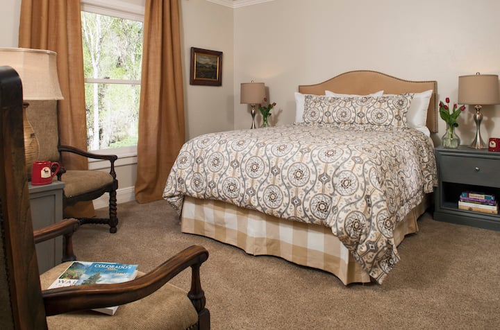 Shearer Creek Room - Antlers On The Creek Bed & Breakfast - Durango, CO