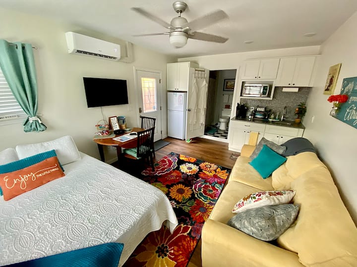 Sun-kissed Getaway By The Pensacola Bay - Pensacola, FL