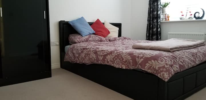 A Large Double And A Single Room To Stay - Norwich