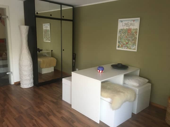 Gemütliches Souterrain Zimmer Mit Terrasse - Limburg an der Lahn