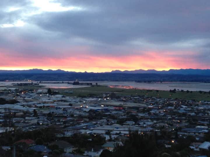 Tahuna Flat And Hire Car - Richmond