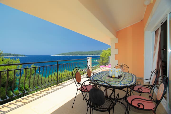 Beachfront 1st Row Spacious Apartment 2 - Vela Luka