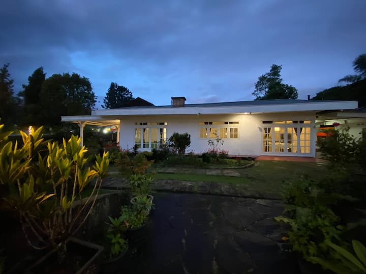 Grove House - Cisarua