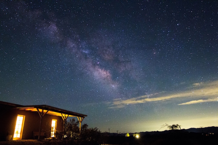 Martian Rose - Out Of This World Stargazing Cabin - Joshua Tree National Park