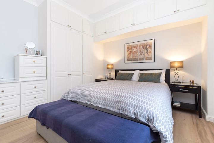 Sunshine @ English Garden Square! Central 2br Home - London