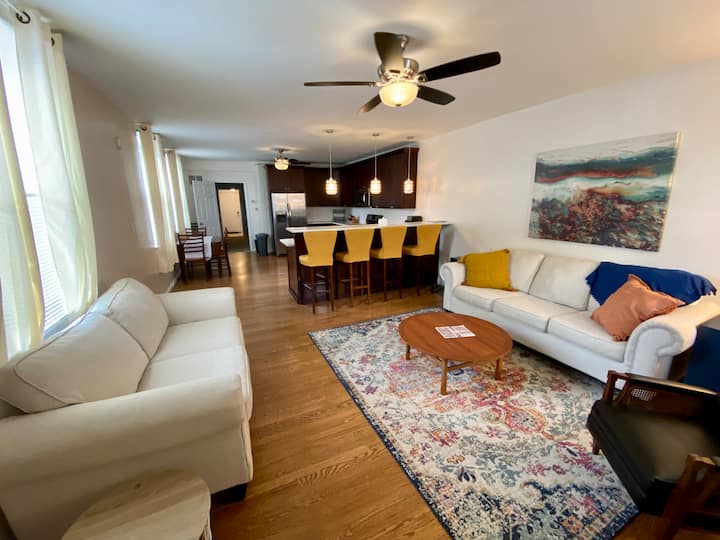 On The Hill - Huge Kitchen, Bright & Cozy - University City, MO