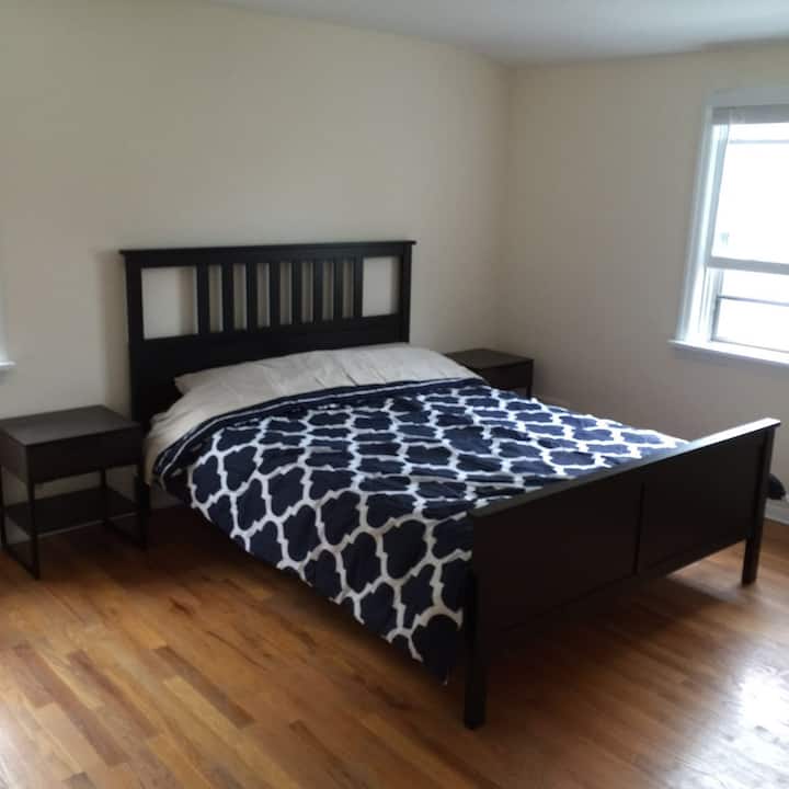 Spacious And Bright - Walking Distance From Nd - South Bend, IN