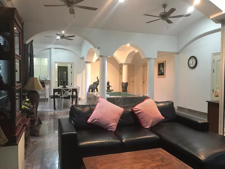 Deluxe House With Jacuzzi In Pattaya(jomtien) - Pattaya City