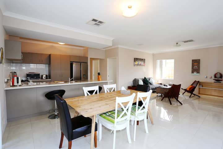Nice And Neat House For Your Journey - Renovated - Kalamunda