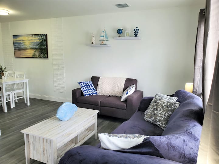 Private Entire 1-br Ste | Self Check-in - Hollywood, FL