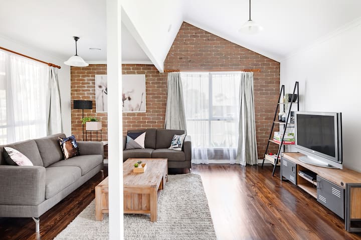 Relaxed, Family-friendly Home In Melton. - Melton