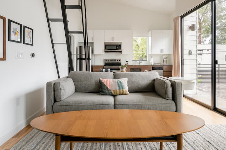 Take In Soothing Treetop Views At A Refined City Retreat - Austin, TX